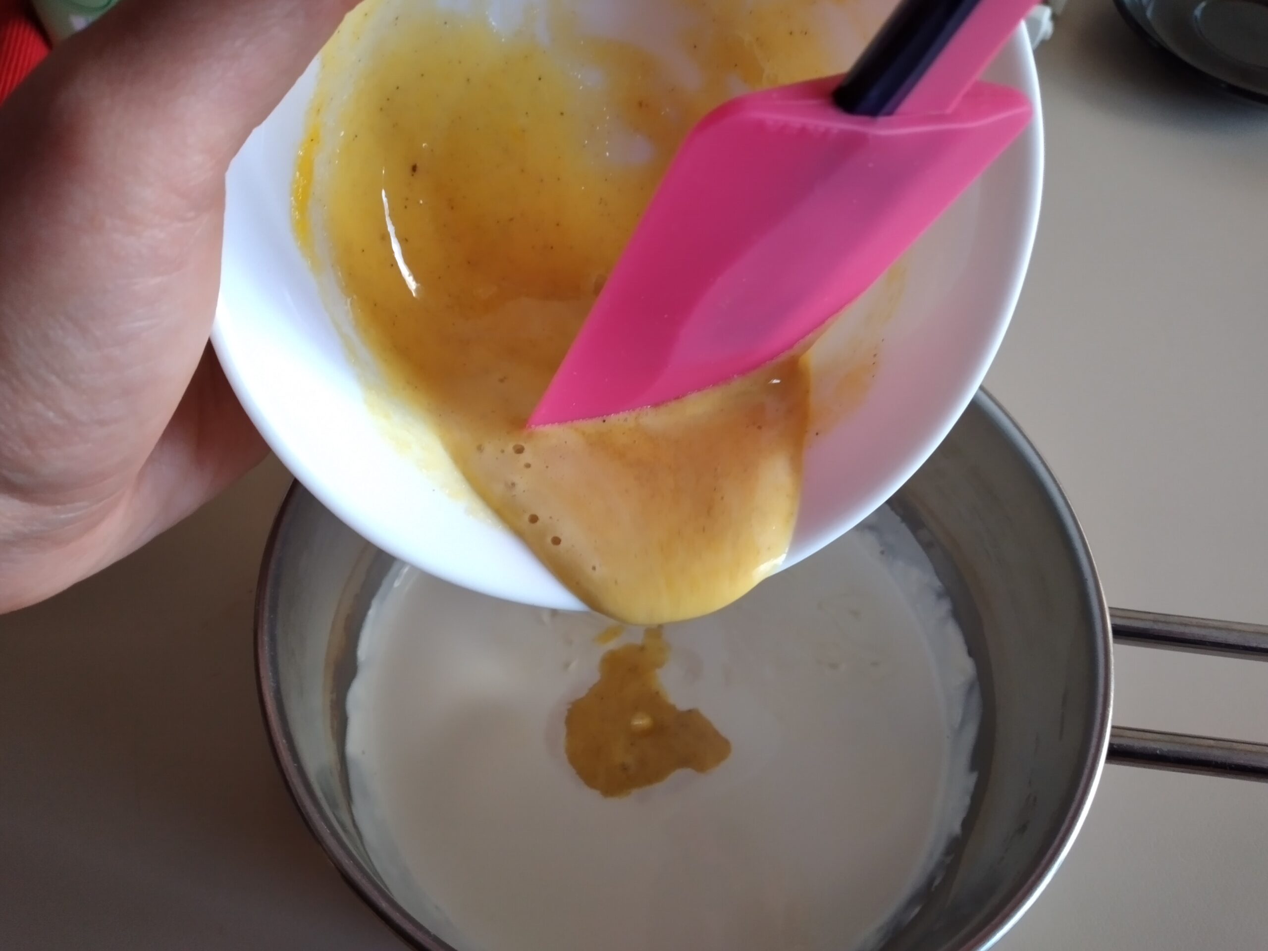 Crema di crema alla Edgar - Una cameriera in cucina