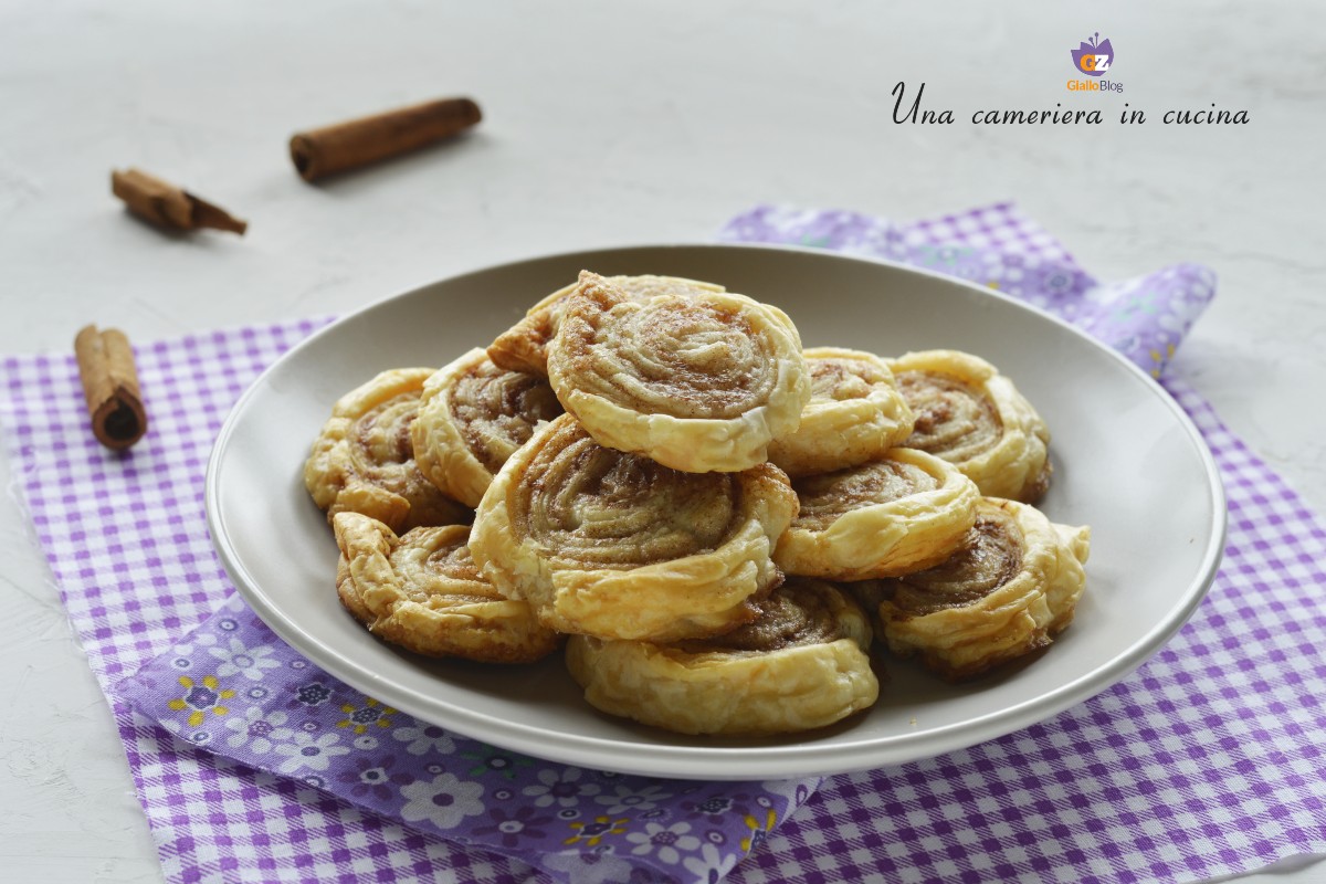 Cinnamon rolls di pasta sfoglia - Una cameriera in cucina