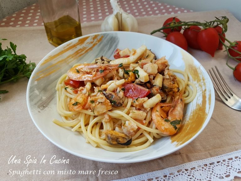 Spaghetti con misto mare fresco ricchi e saporiti - Una spia in Cucina