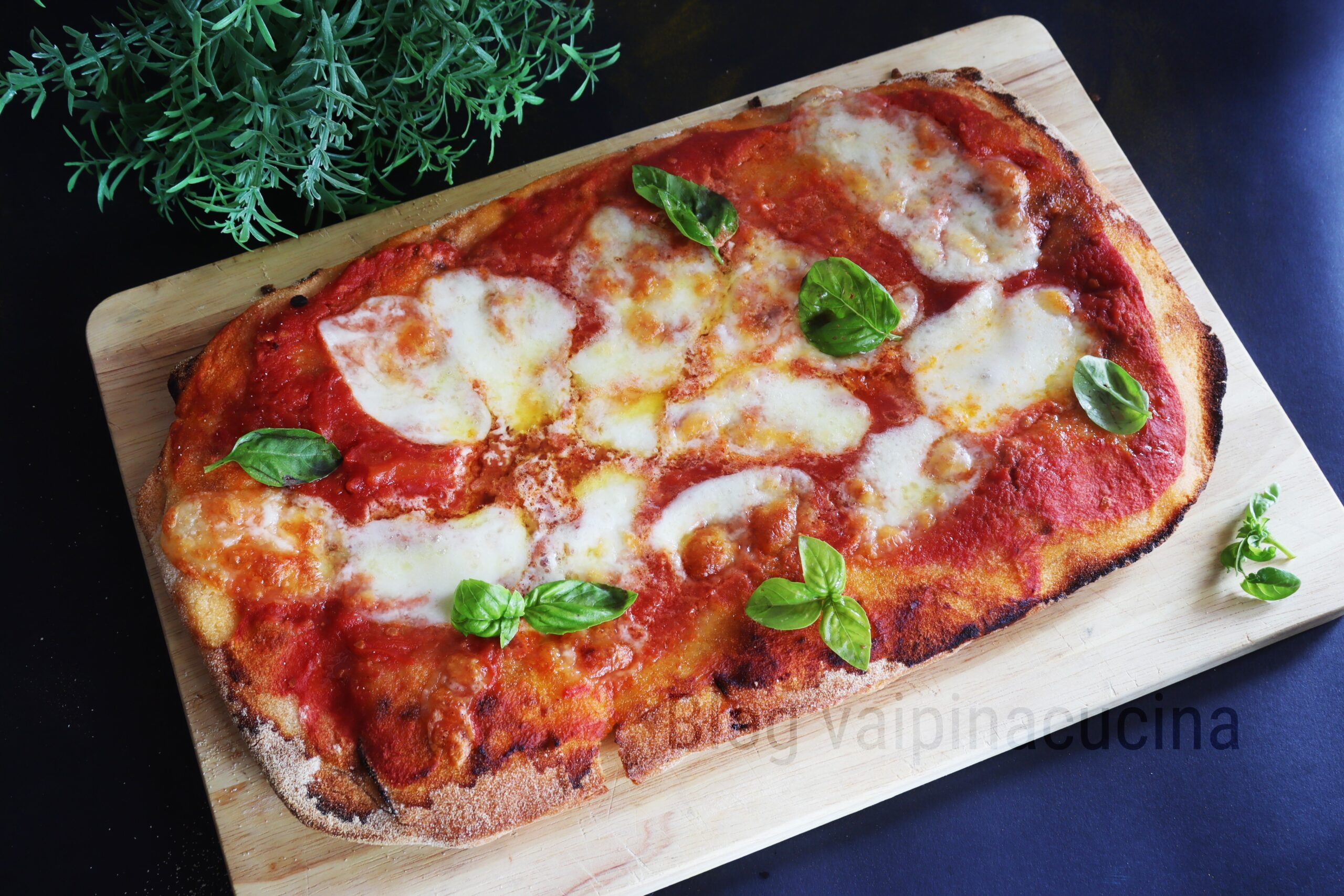 Pinsa mozzarella e pomodoro - Blog di vaipinacucina