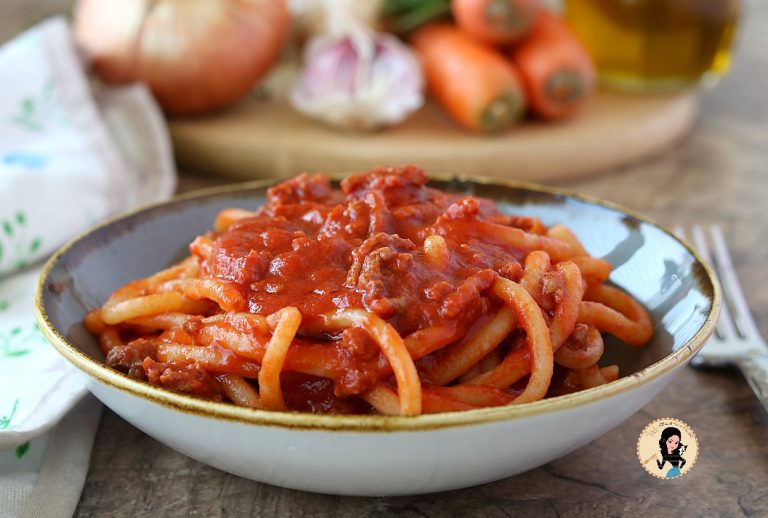 PICI AL RAGU primo piatto di pasta ricco con ragù di carne