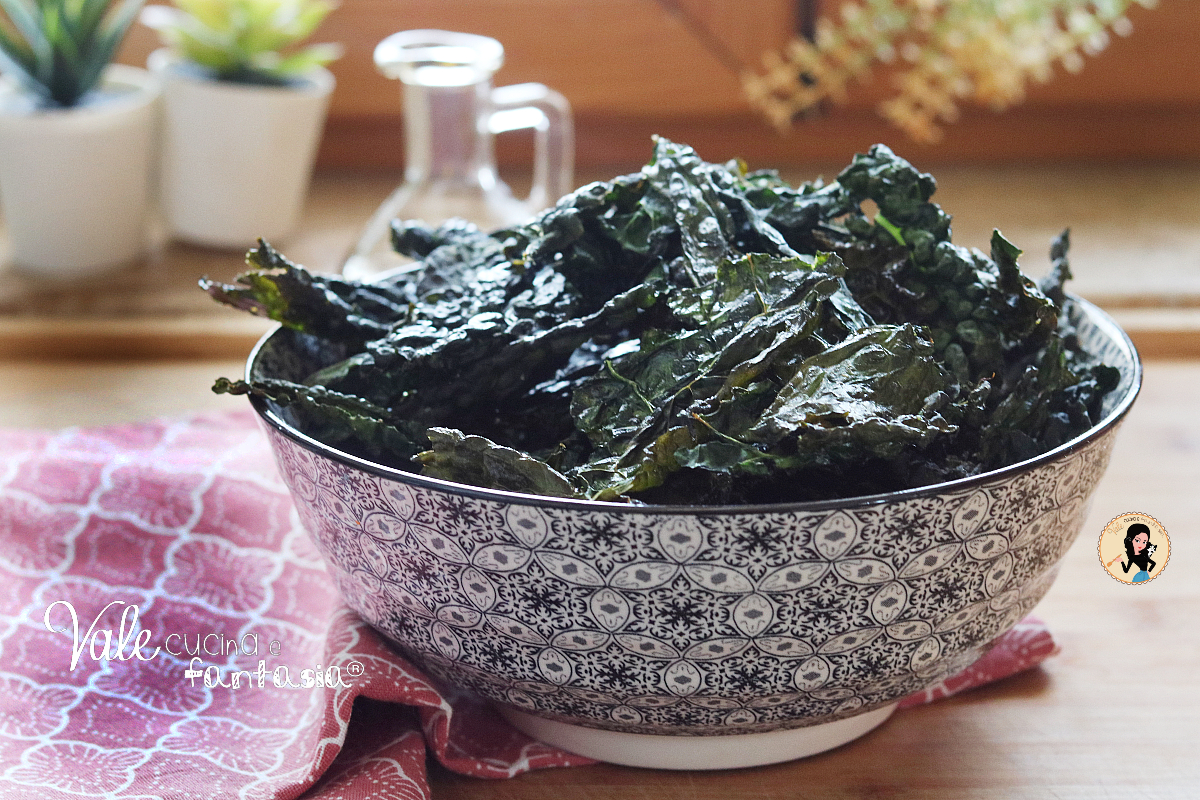 Chips di cavolo nero ricetta facile e veloce pronta in 10 minuti!