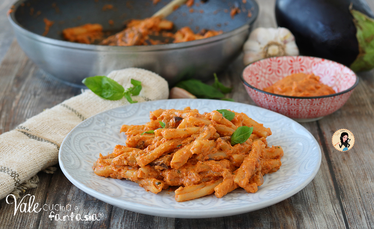 Pasta con melanzane e pomodori secchi ricetta facile