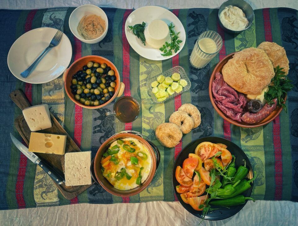 Kahvalti, la colazione turca: storia e come rifarla in Italia