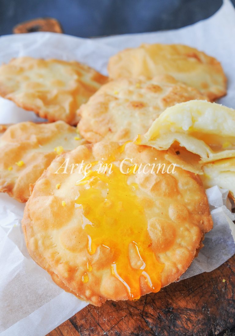 Seadas o sebadas dolci sardi ricetta tipica