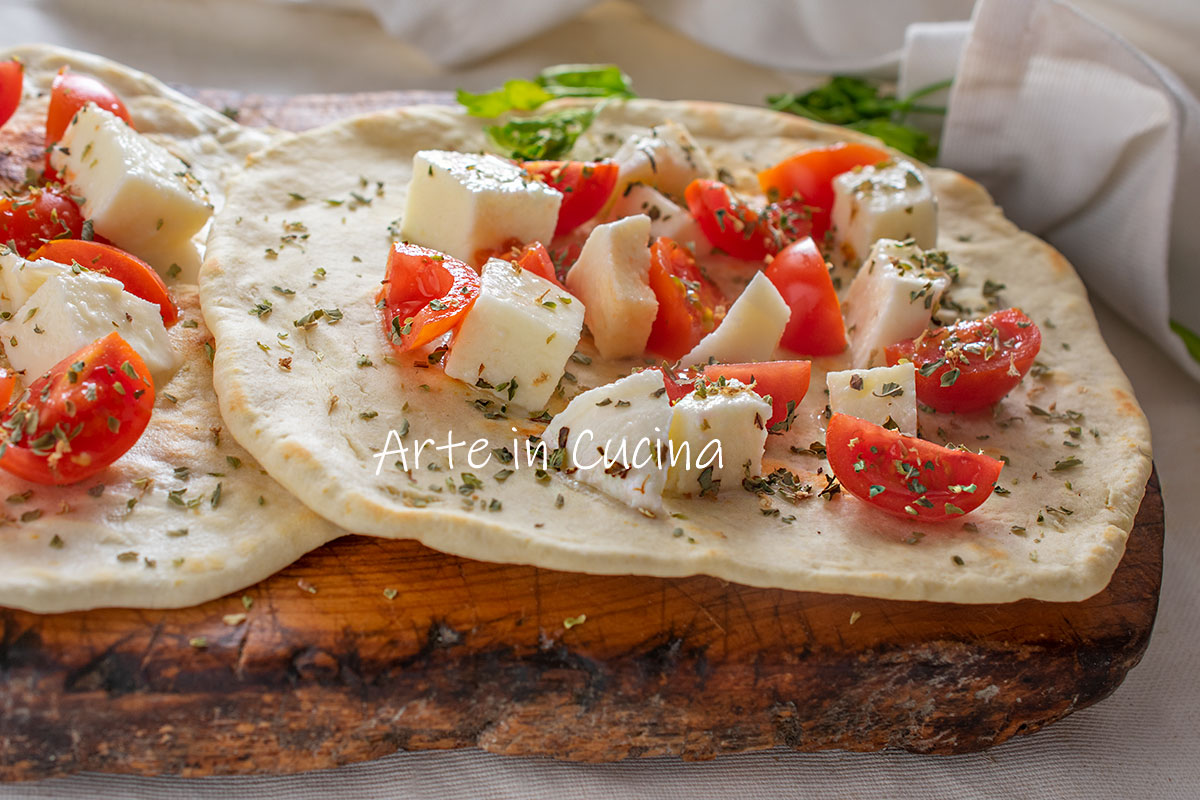 SFOGLIATINE DI PANE ALLA CAPRESE in padella croccanti e veloci