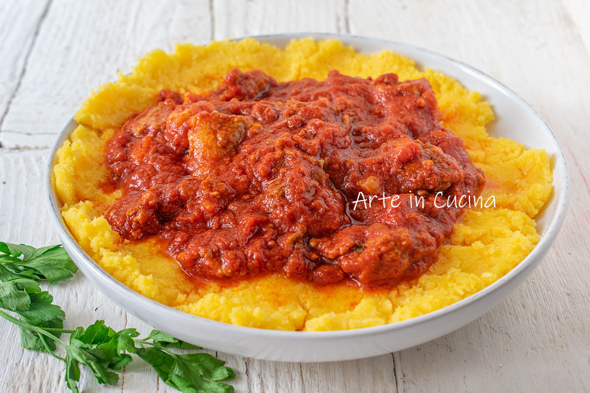 POLENTA CON RAGù ALLA BOLOGNESE primo piatto gustoso