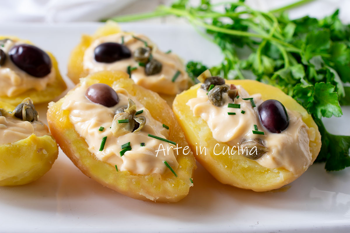 PATATE RIPIENE DI SALSA TONNATA antipasto sfizioso