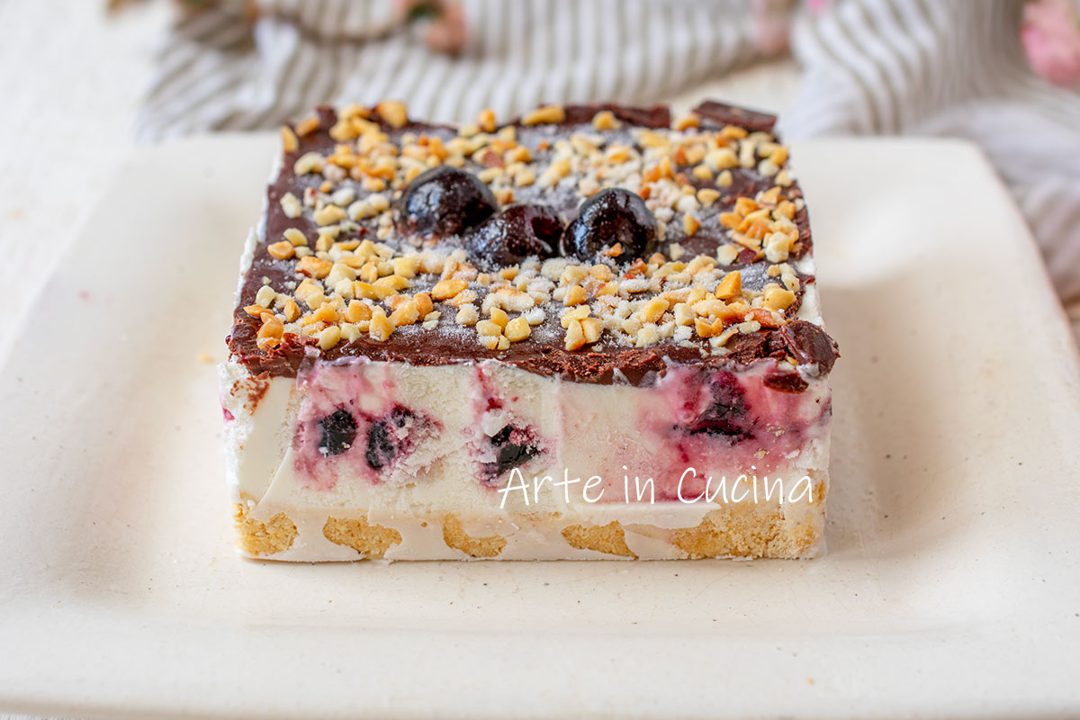 TORTA CROCCANTINO ALL'AMARENA dolce cremoso