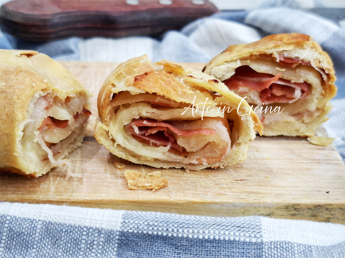 ROTOLO RUSTICO con pancetta e provola: veloce senza lievito