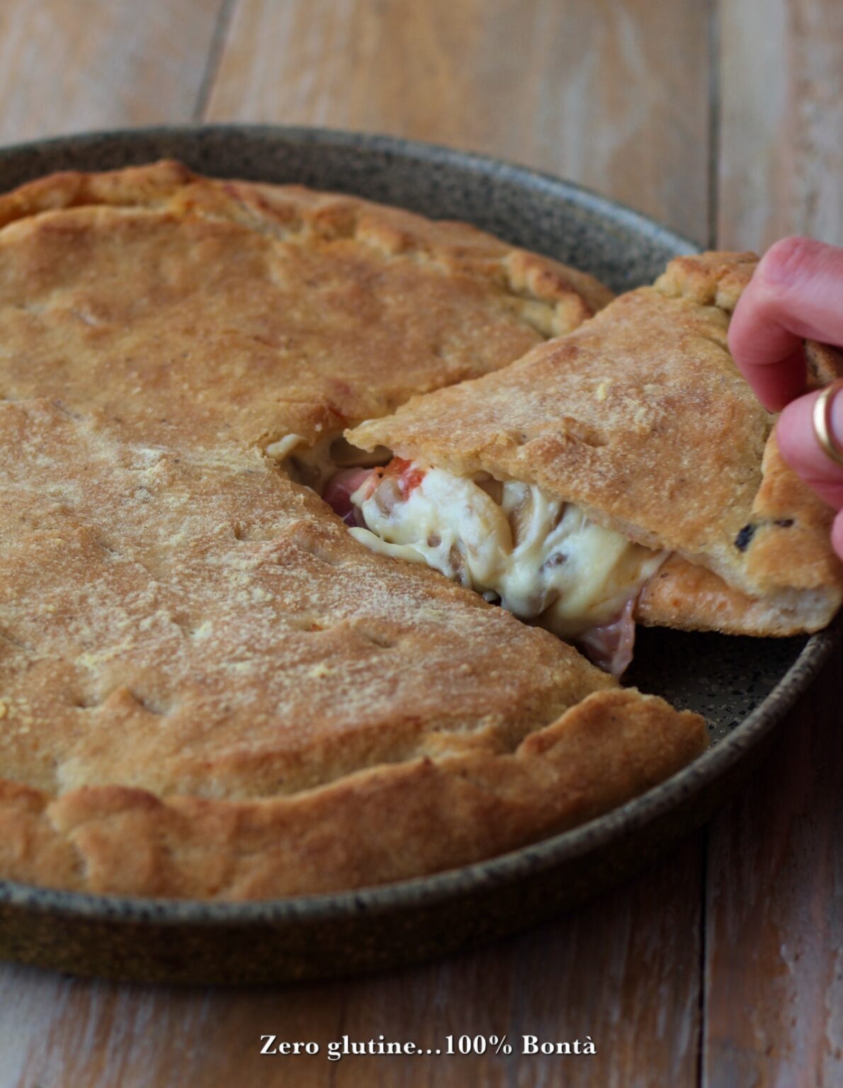 Pizza ripiena di funghi e mozzarella - Ricetta senza glutine